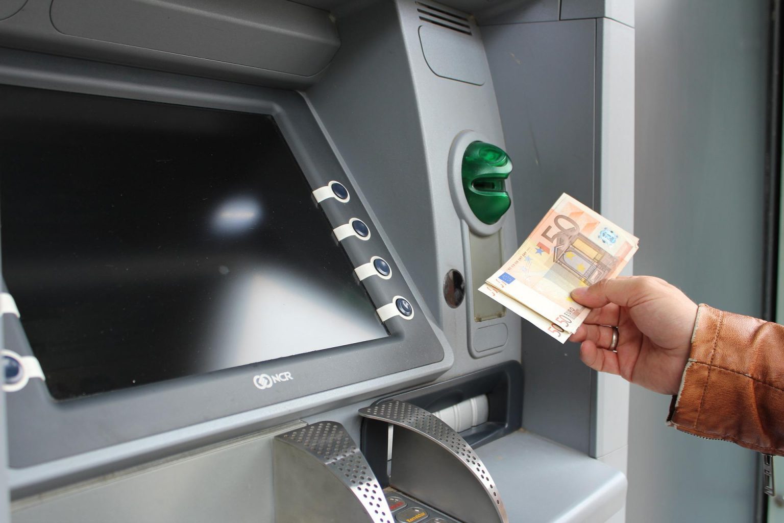 ATM Safety Precautions: Security Tips You Need to Know - ATMeye.iQ